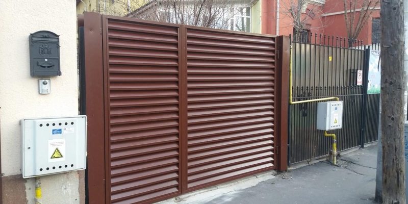 Porti metalice AUTOMATE - MODERNE si rezistente - vezi ofertele!